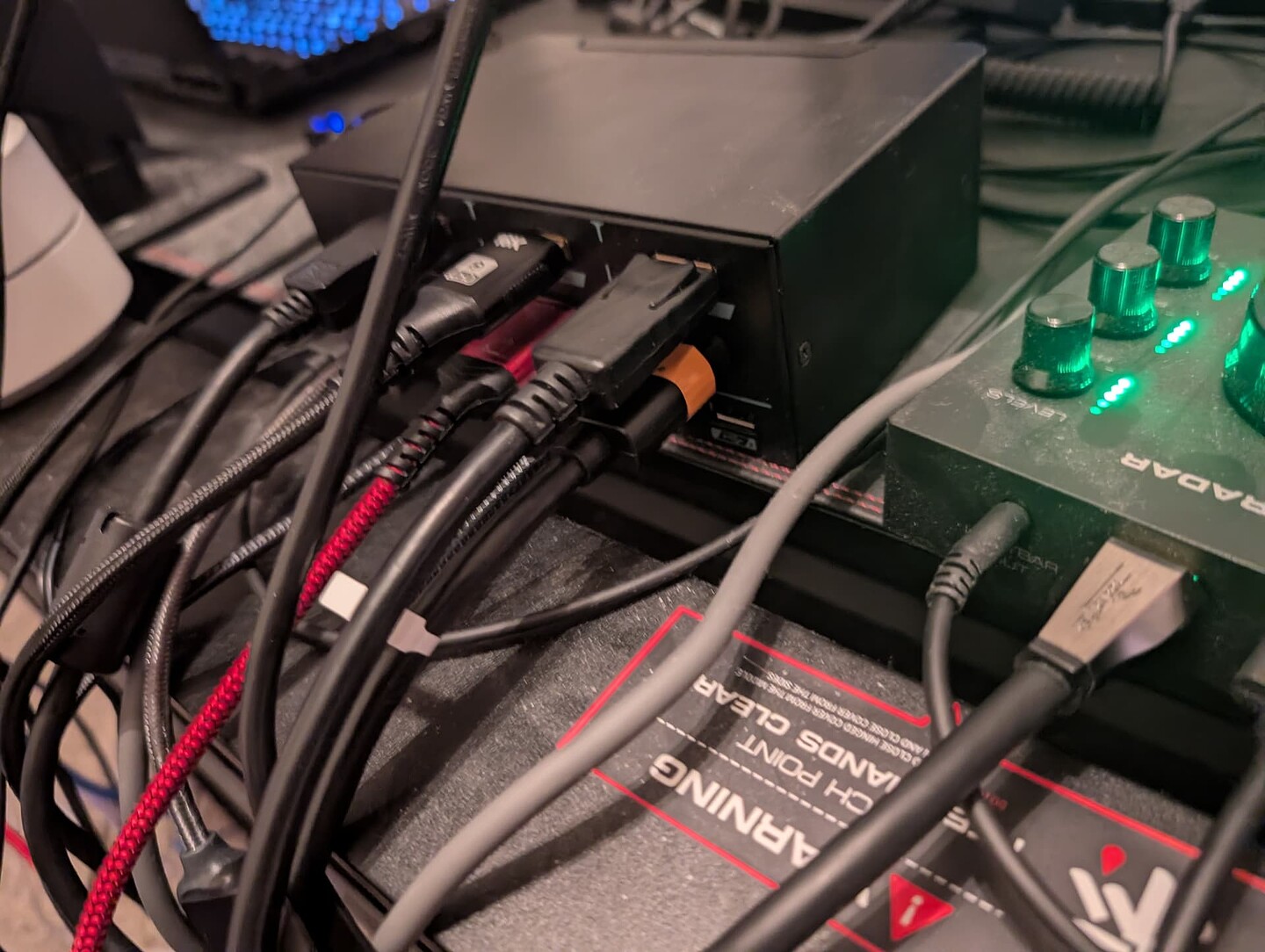 (Solved) Secondary Monitor get no signal - KVM Helpdesk - Level1Techs Forums